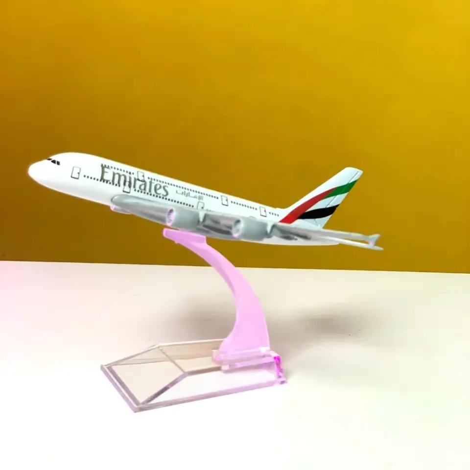Asmanmart: Emirates Airways A380 Metal Aircraft-16cm